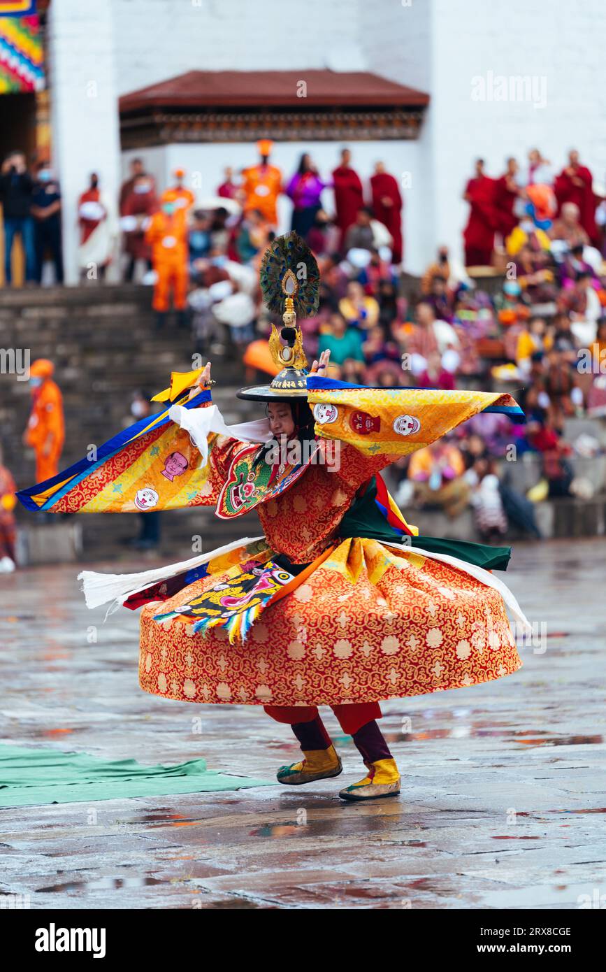 Mask Dance in action Stock Photo - Alamy