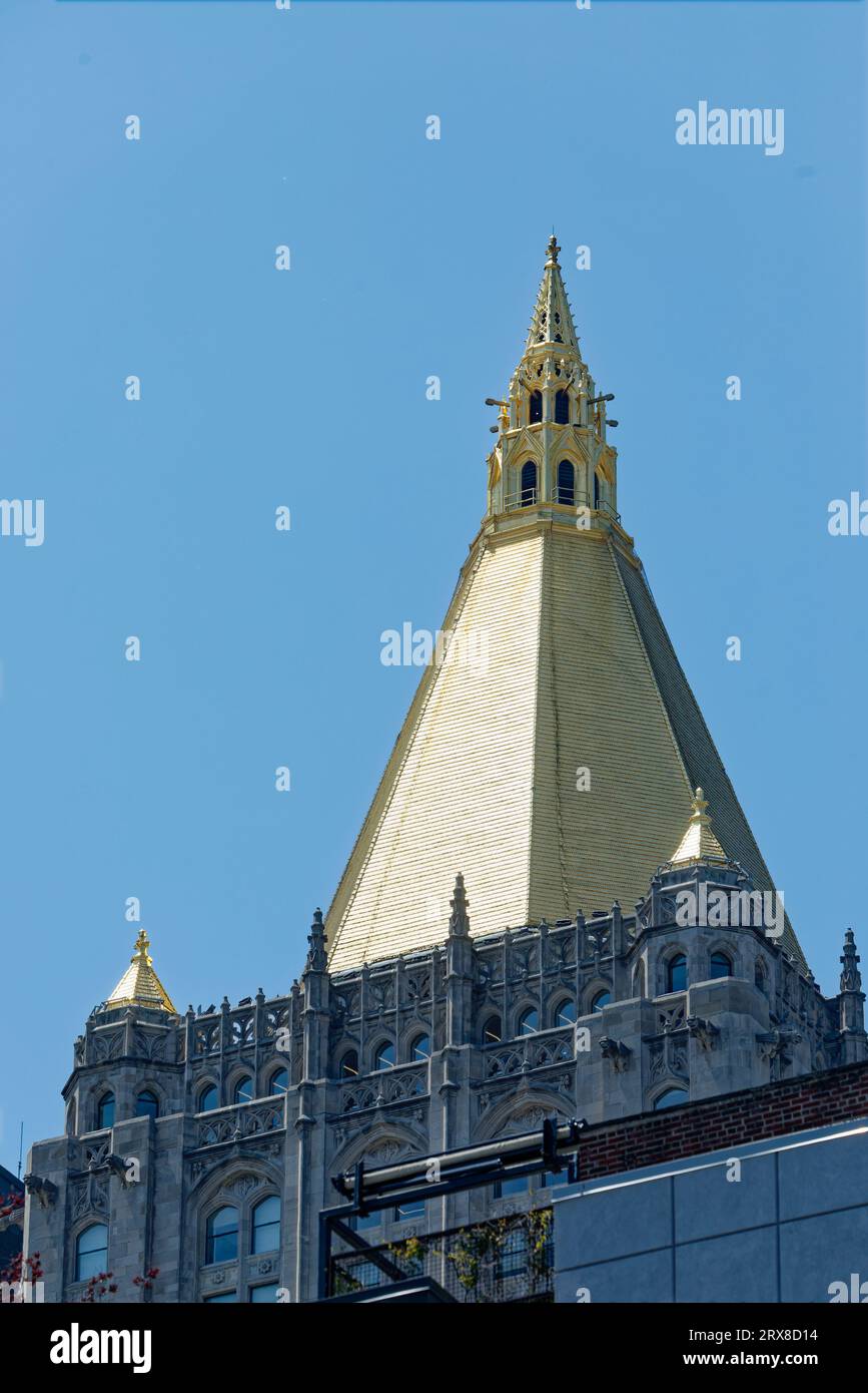 New York Life Insurance Company Building’s gilded roof is easy to spot ...