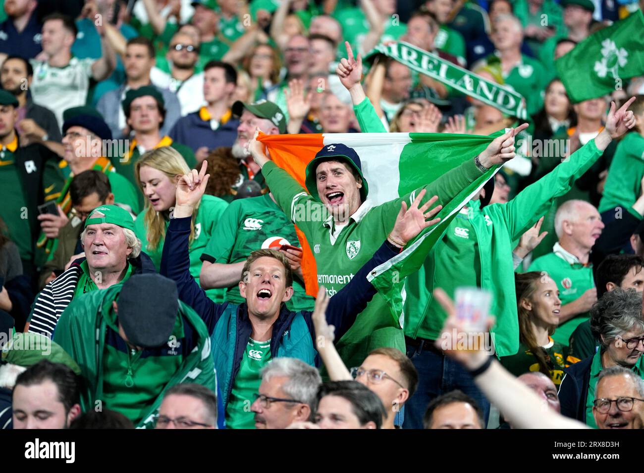 Ireland fans celebrate victory after the final whistle in the Rugby ...