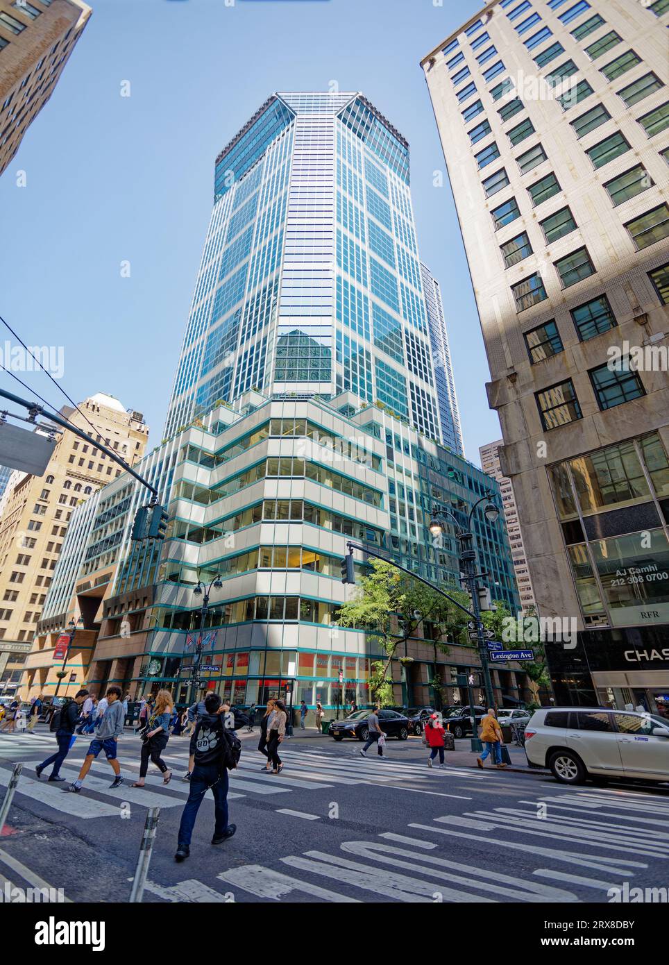 Mushroom-topped 425 Lexington Avenue, between East 43rd and East 44th ...