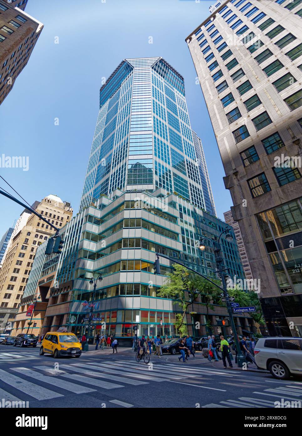 Mushroom-topped 425 Lexington Avenue, between East 43rd and East 44th ...