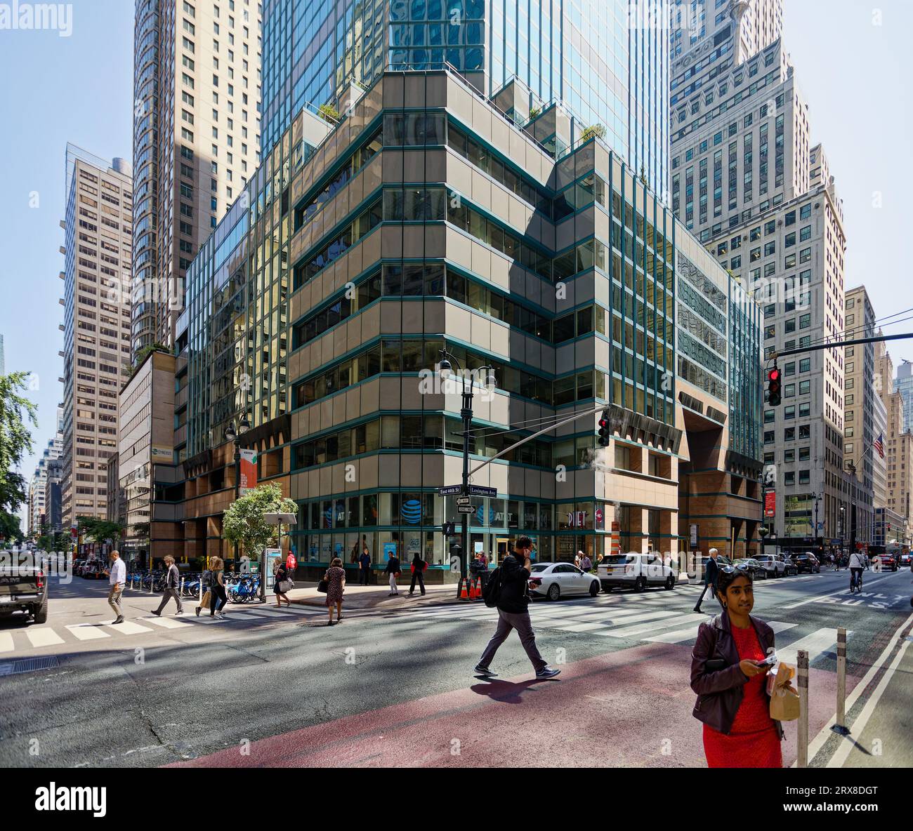 Mushroom-topped 425 Lexington Avenue, between East 43rd and East 44th ...