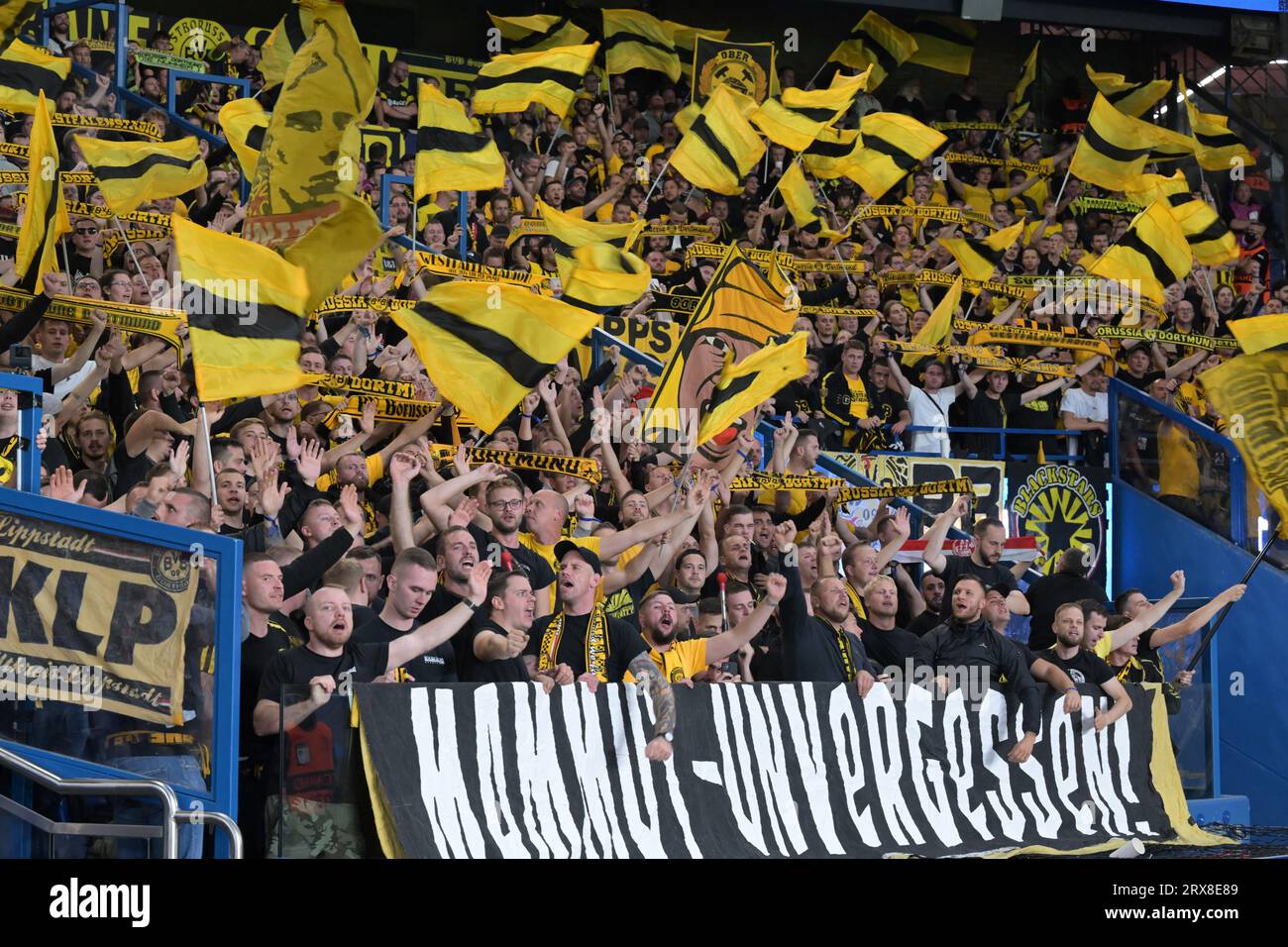 PARIS - Borussia Dortmund supporters during the UEFA Champions League ...