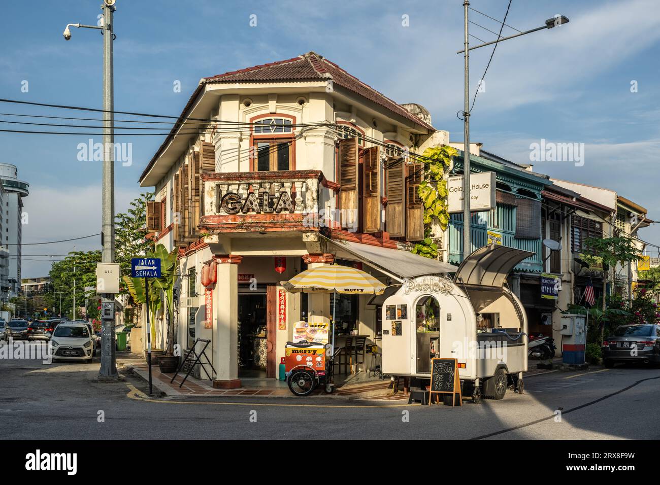 The Gala House Restaurant at sunset on Muntri St, Georgetown, Pulau ...