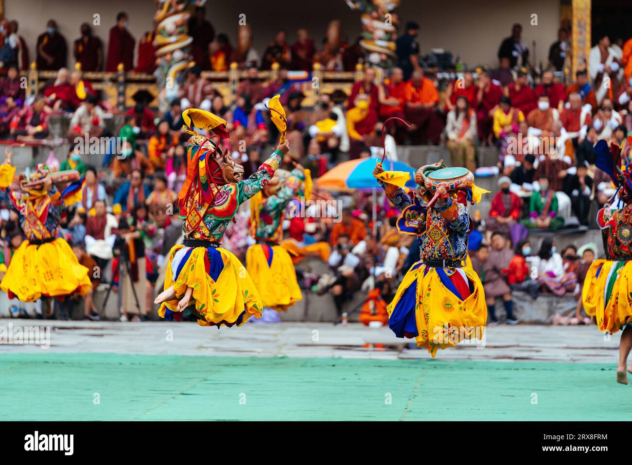 Thimphu festival mask dance Stock Photo - Alamy