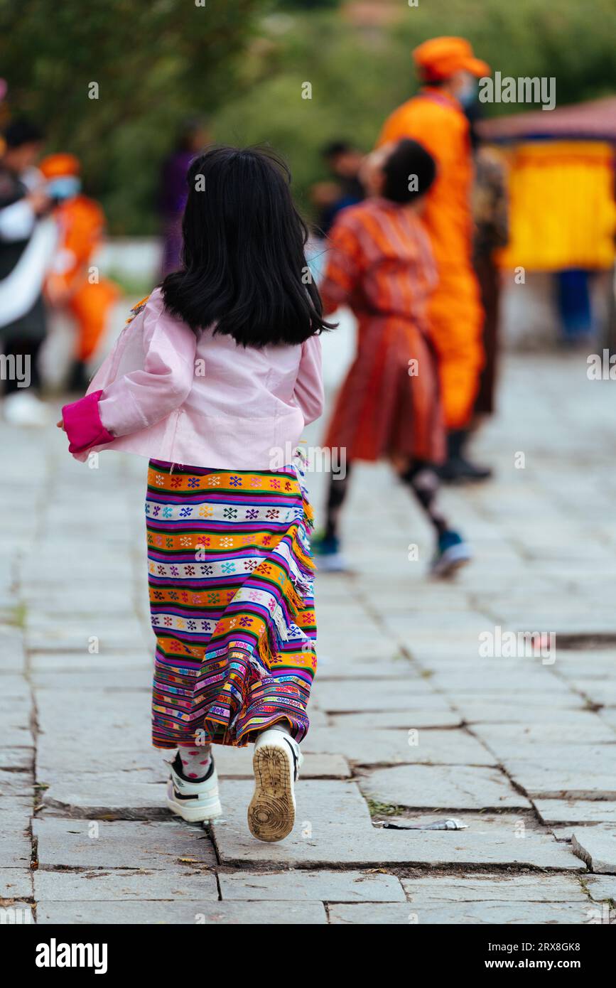 Small girl running Stock Photo - Alamy