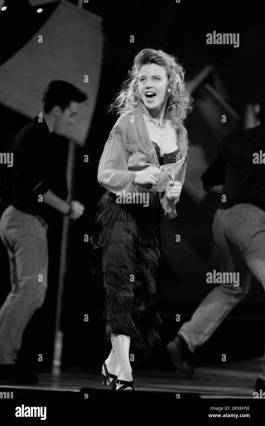 Kylie Minogue & Jason Donovan - perform Especially For You (Live The ...