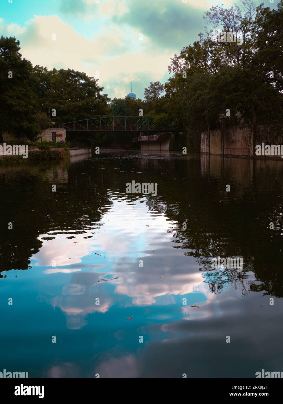 City lights in river hi-res stock photography and images - Alamy