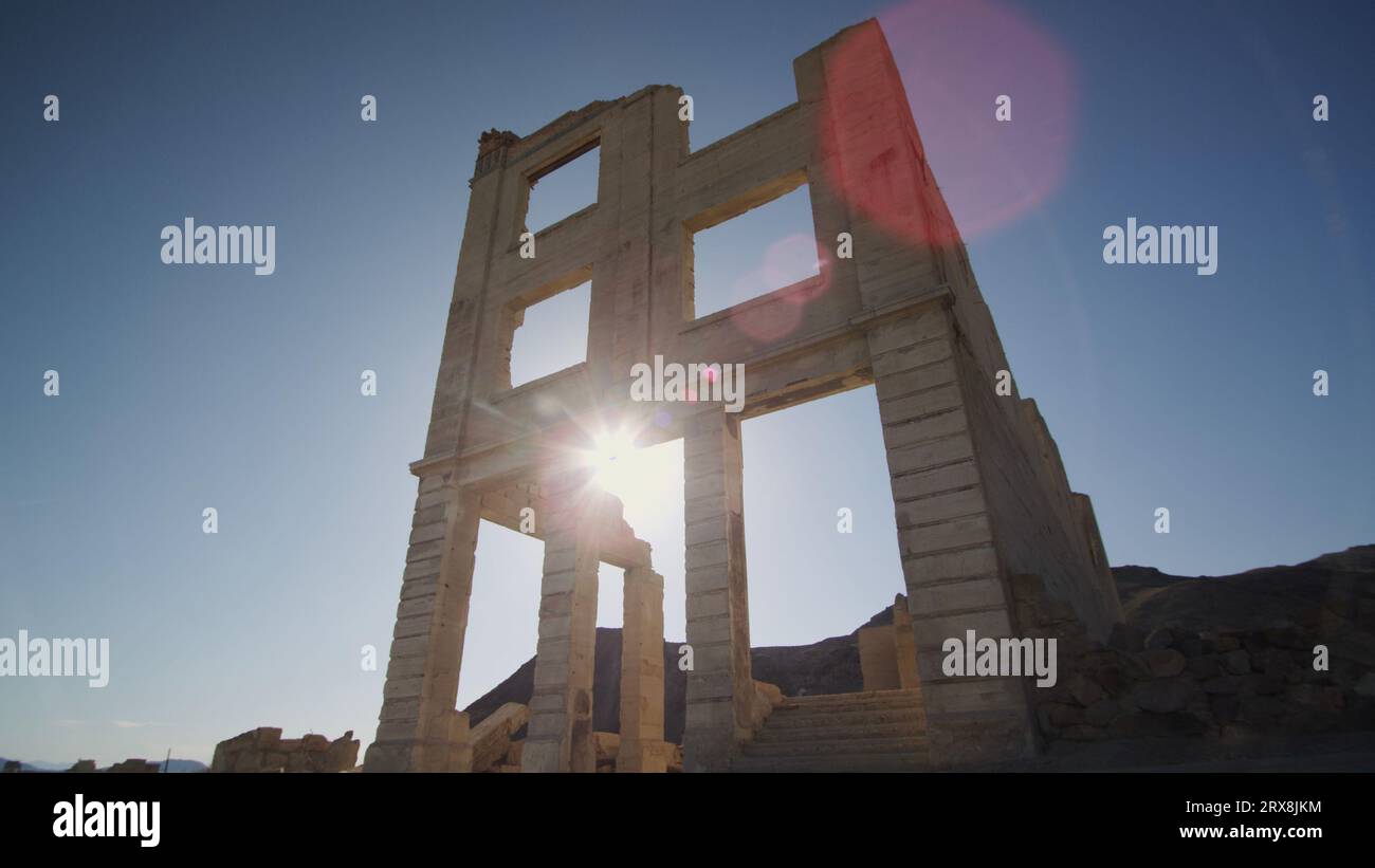 Setting sun peeks through clouds hi-res stock photography and images ...