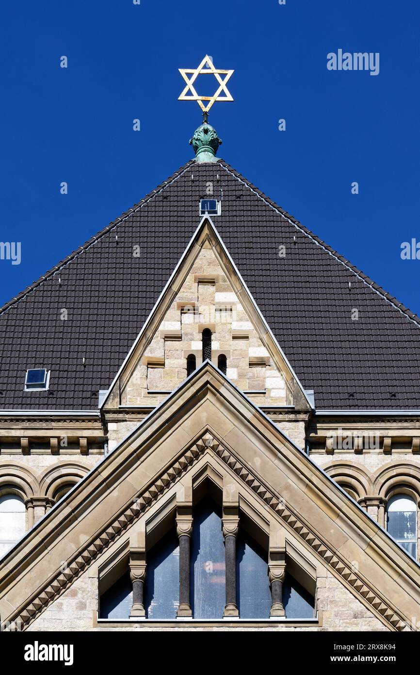 roof with star of david of the cologne synagogue at rathenauplatz Stock ...