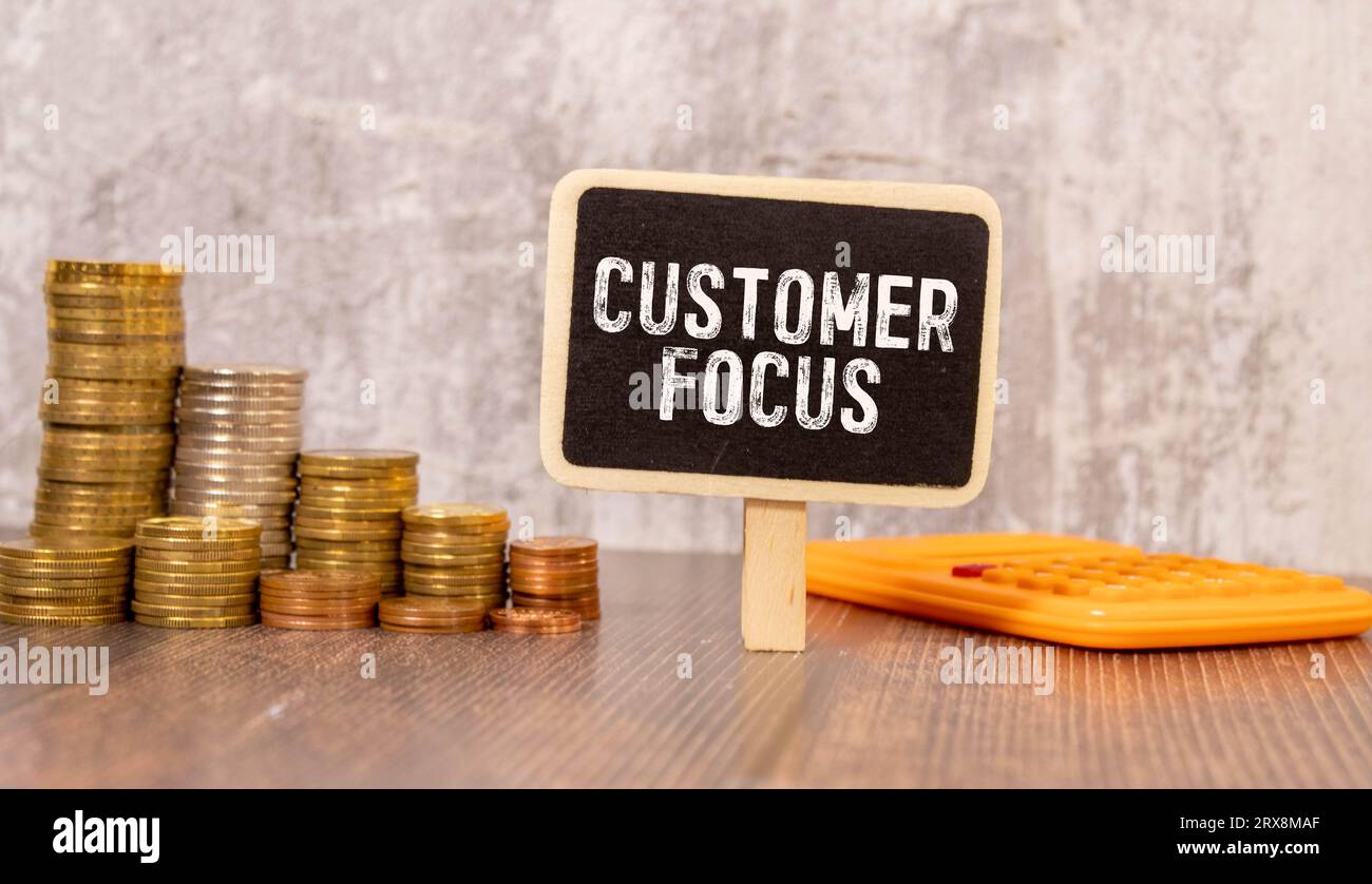 Card with text Customer focus in a man's hand Stock Photo - Alamy