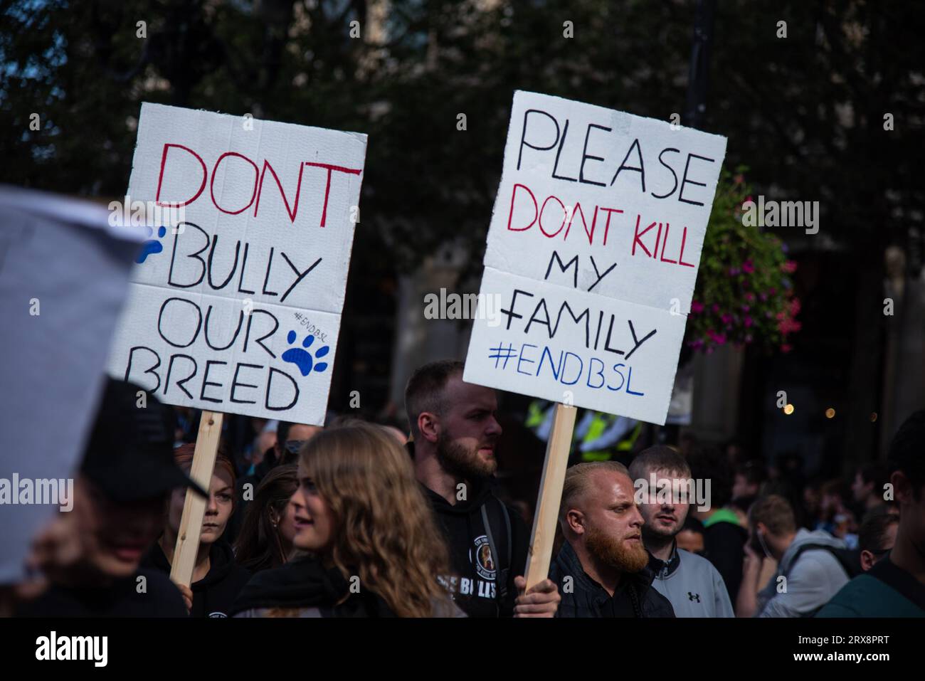 London, UK. 23rd Sep, 2023. Protestors hold placards during the XL ...