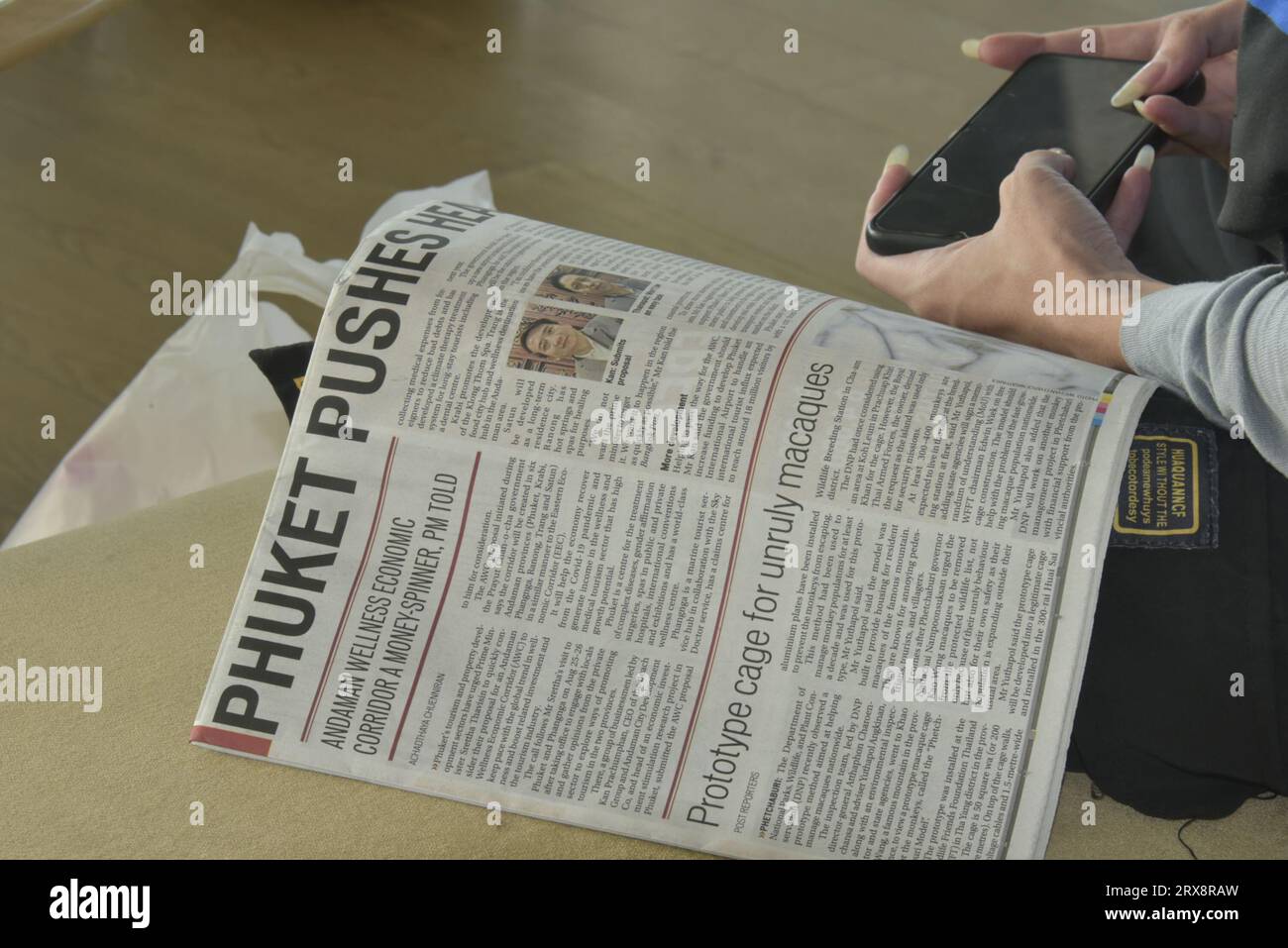 Teenager reading newspaper screen hi-res stock photography and images ...