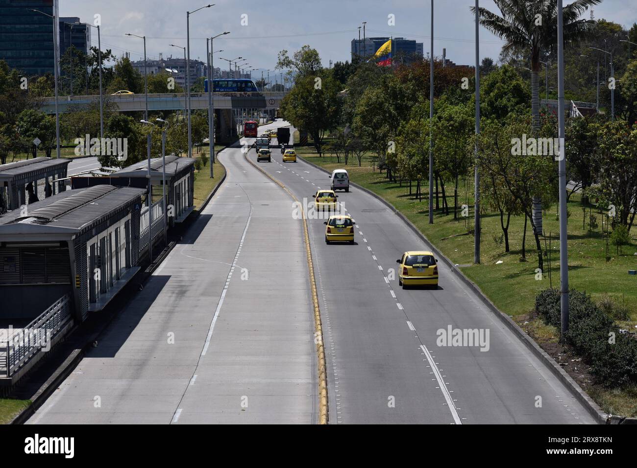 Transmilenio buses hi-res stock photography and images - Alamy