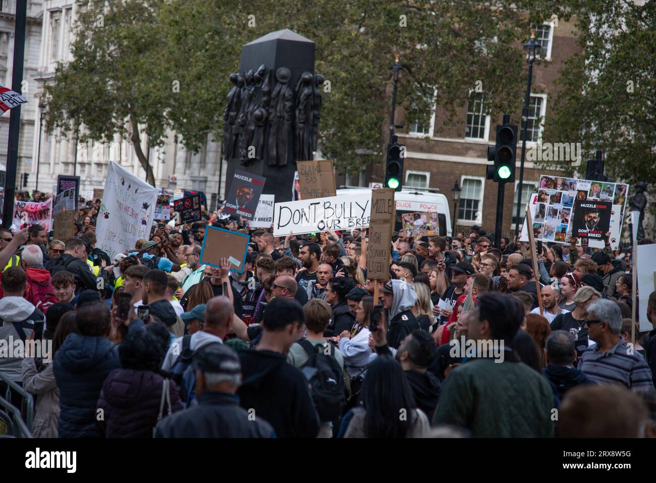 London, UK. 23rd Sep, 2023. Protestors hold placards during the XL ...