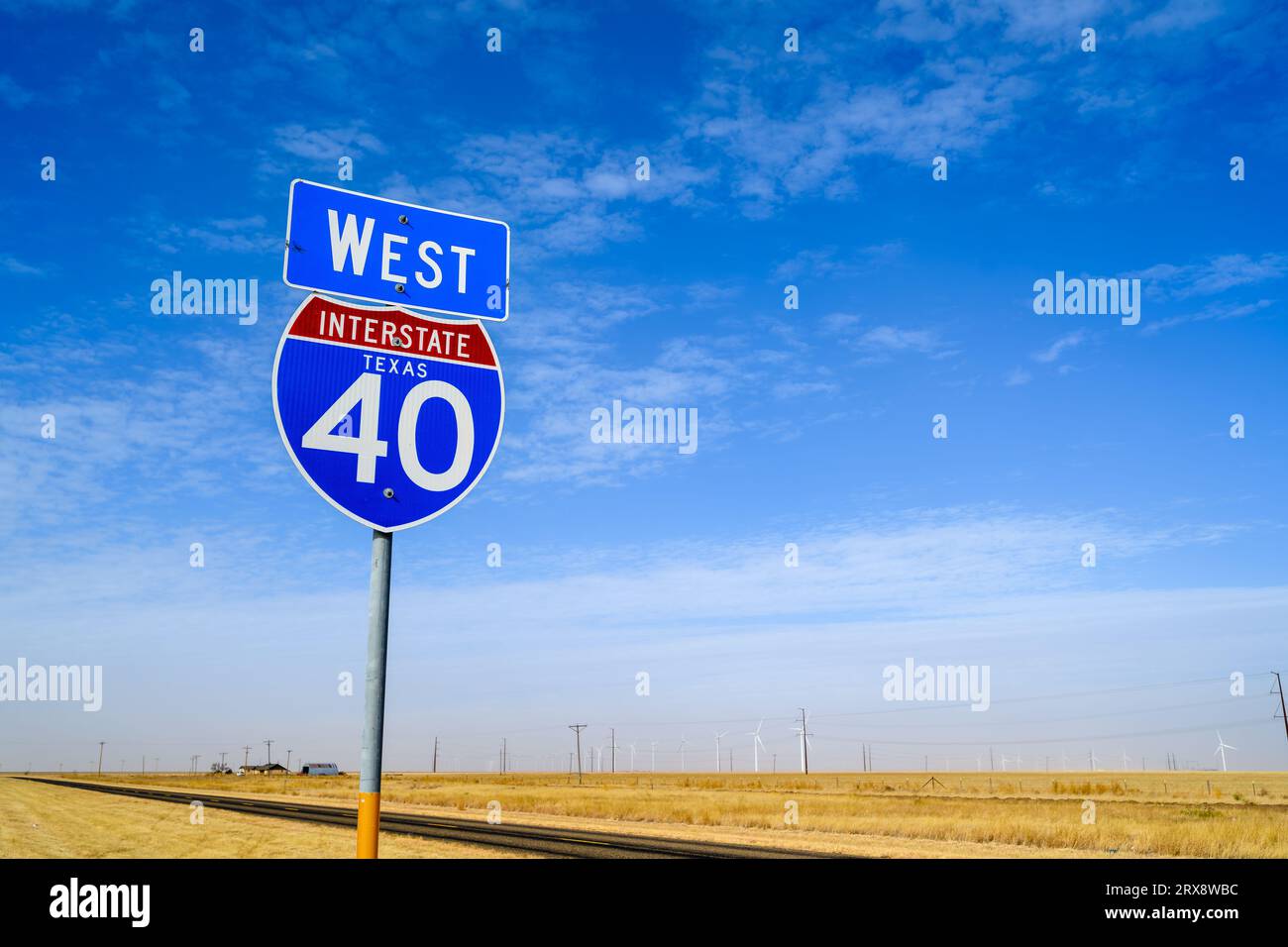 An Interstate 40 sign on the planes of the Texas panhandle Stock Photo ...