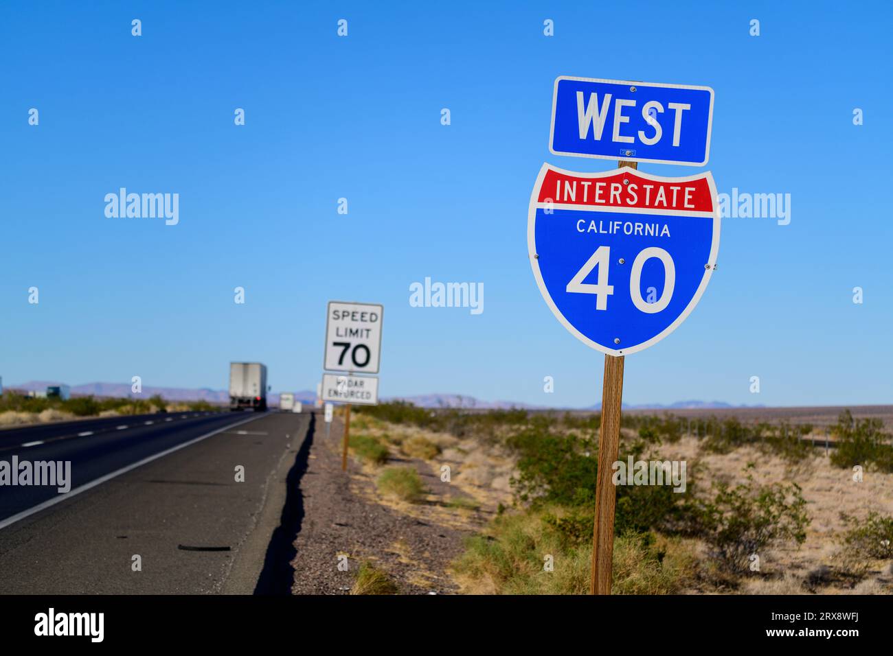 Interstate 40 sign along the highway in the California desert Stock ...