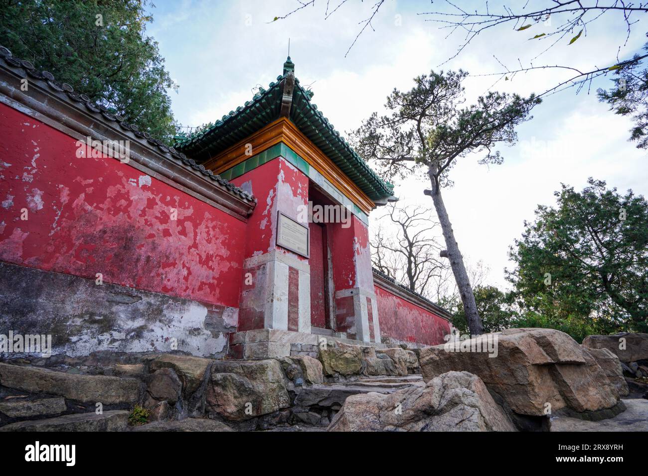 Yunhui temple hi-res stock photography and images - Alamy