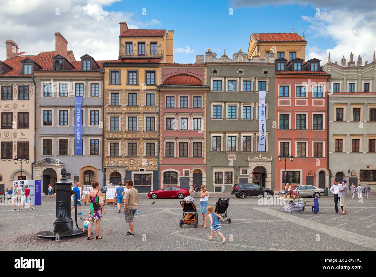 Warsaw, Poland - June 08 2019: The Old Town Market Square (Rynek ...