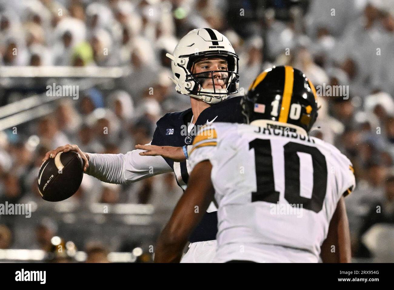 Penn State quarterback Drew Allar (15) throws a touchdown pass to tight ...