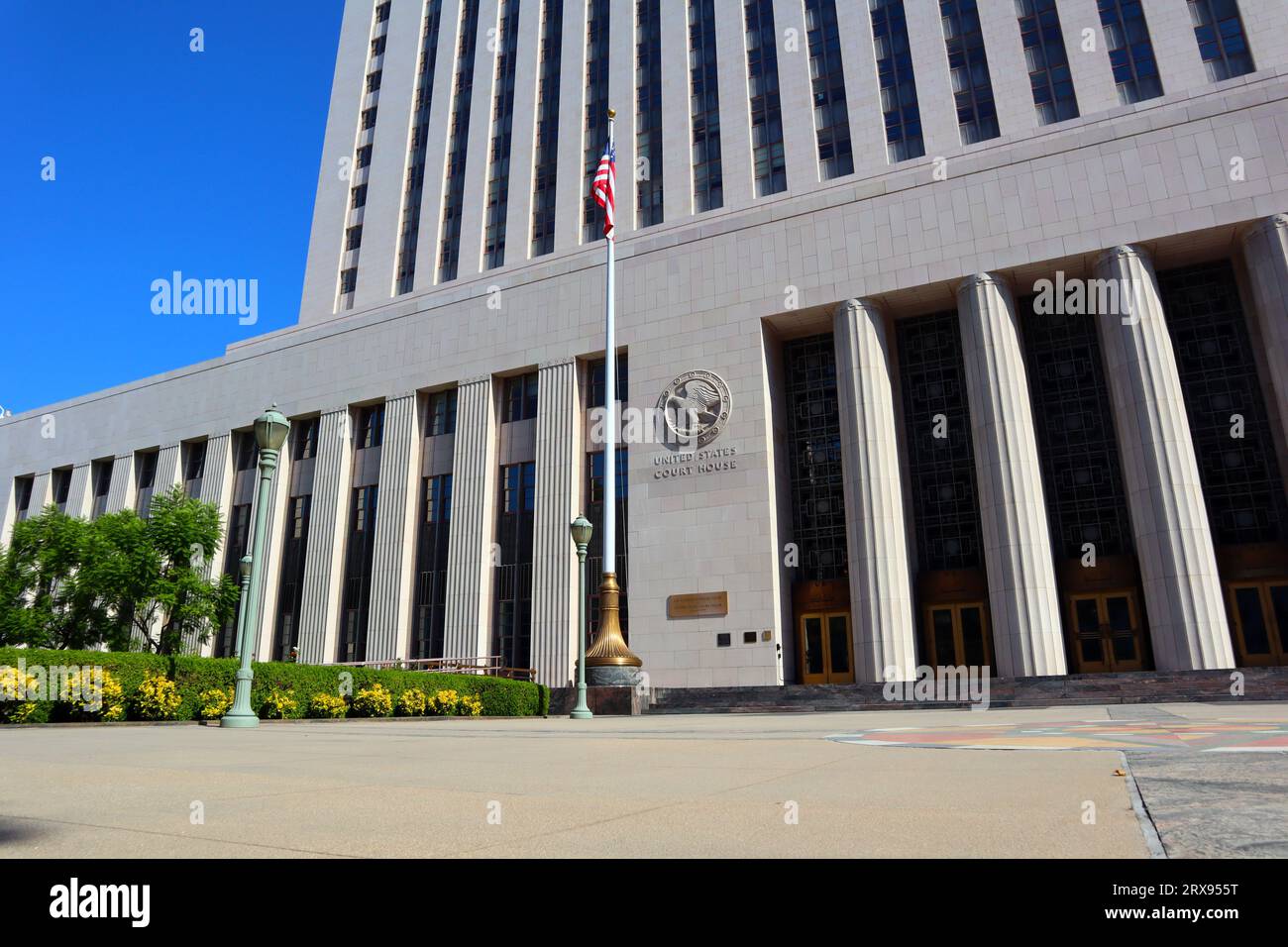 Los angeles superior court exterior hi-res stock photography and images ...