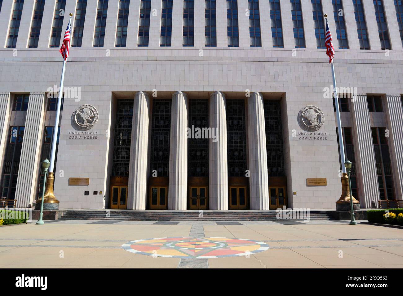 Los angeles superior court exterior hi-res stock photography and images ...