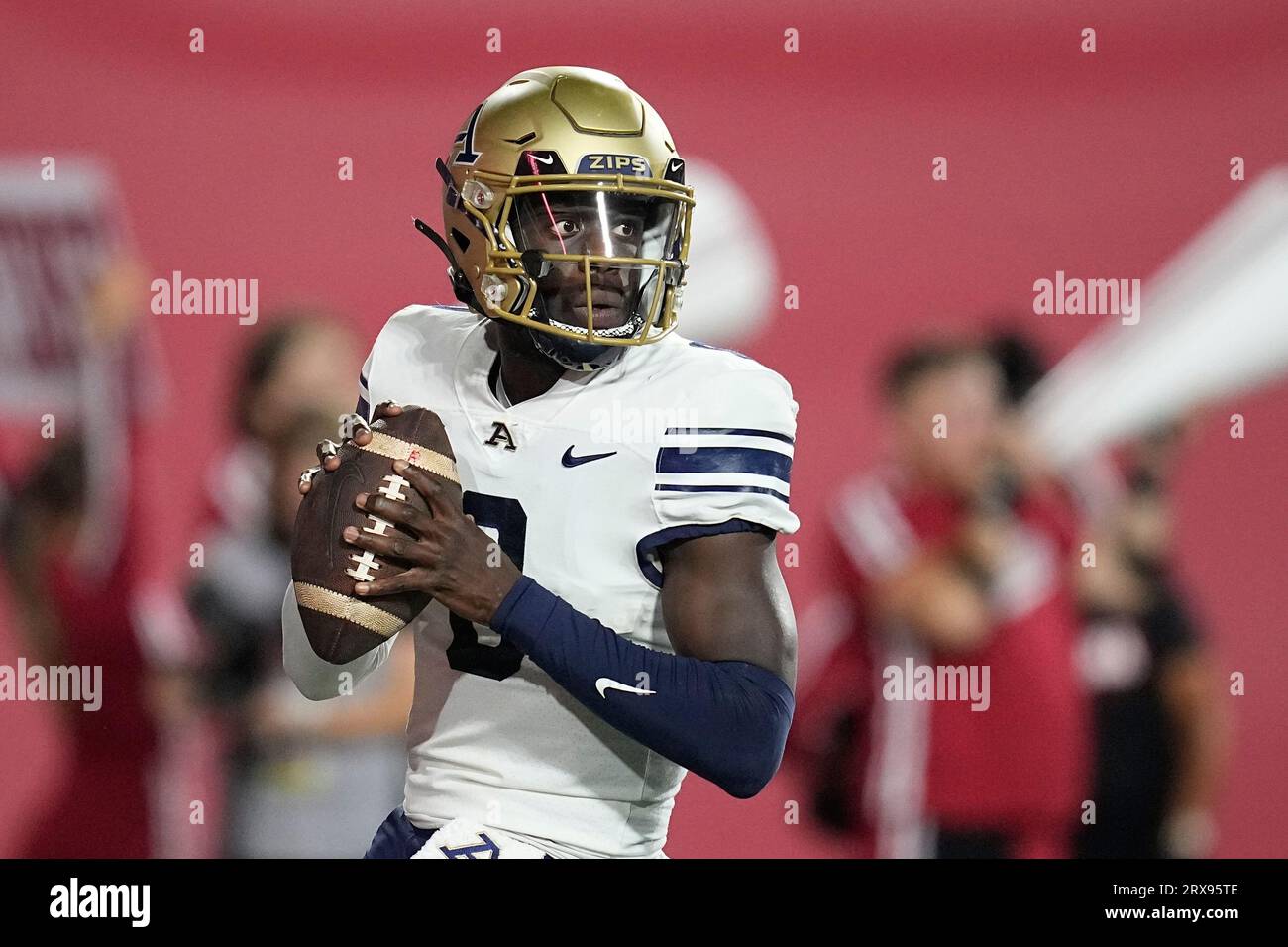 Akron quarterback DJ Irons looks to throw during the first half of an ...