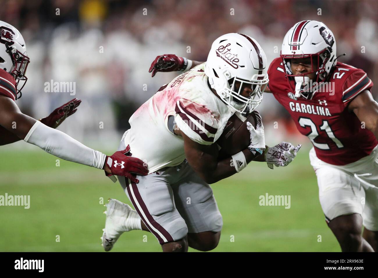 Mississippi State running back Jo'Quavious Marks (7) runs for a 7-yard ...
