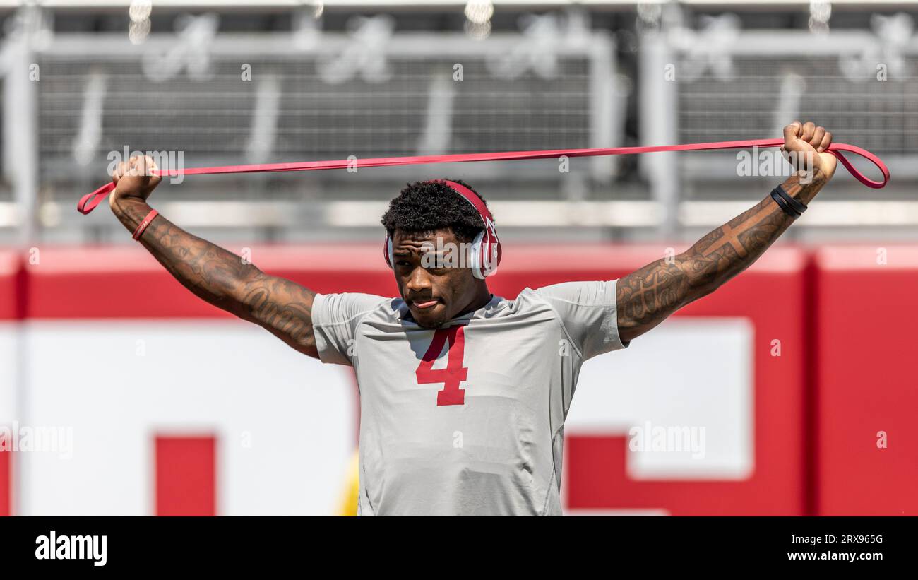 Alabama quarterback Jalen Milroe (4) warms up early before an NCAA ...