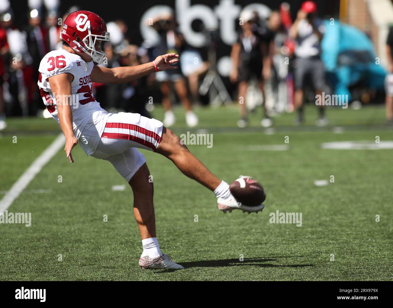 Cincinnati, Ohio, USA. 23rd Sep, 2023. Oklahoma Sooners punter Josh ...