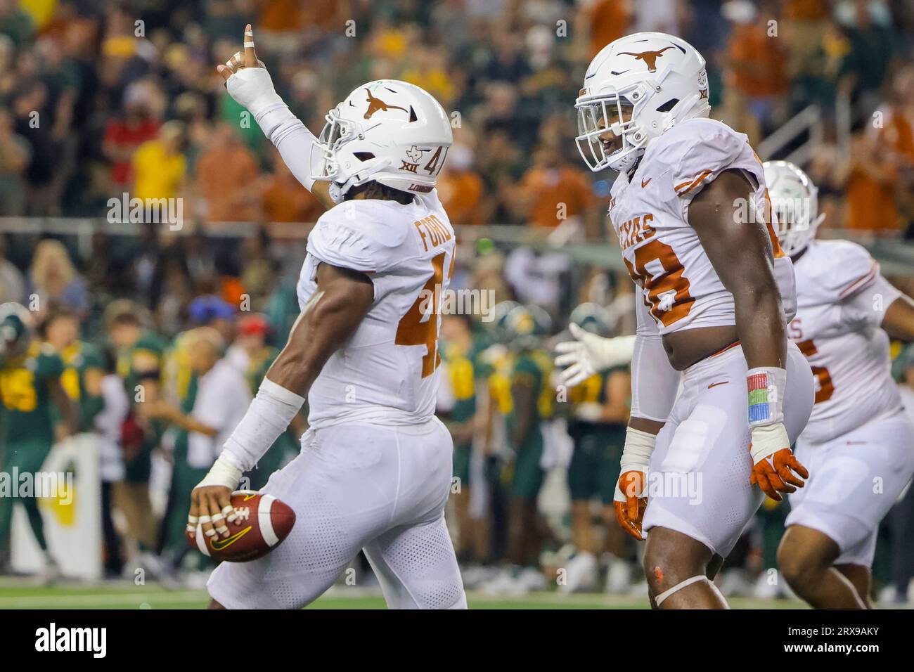 Texas linebacker Jaylan Ford (41) celebrates his interception of a ...