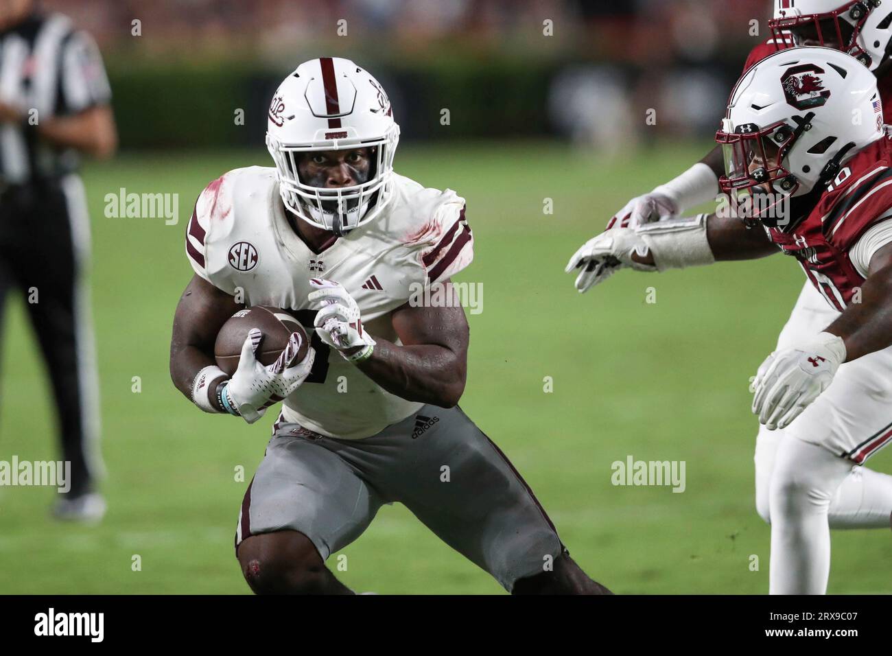 Mississippi State running back Jo'Quavious Marks (7) tries to avoid ...