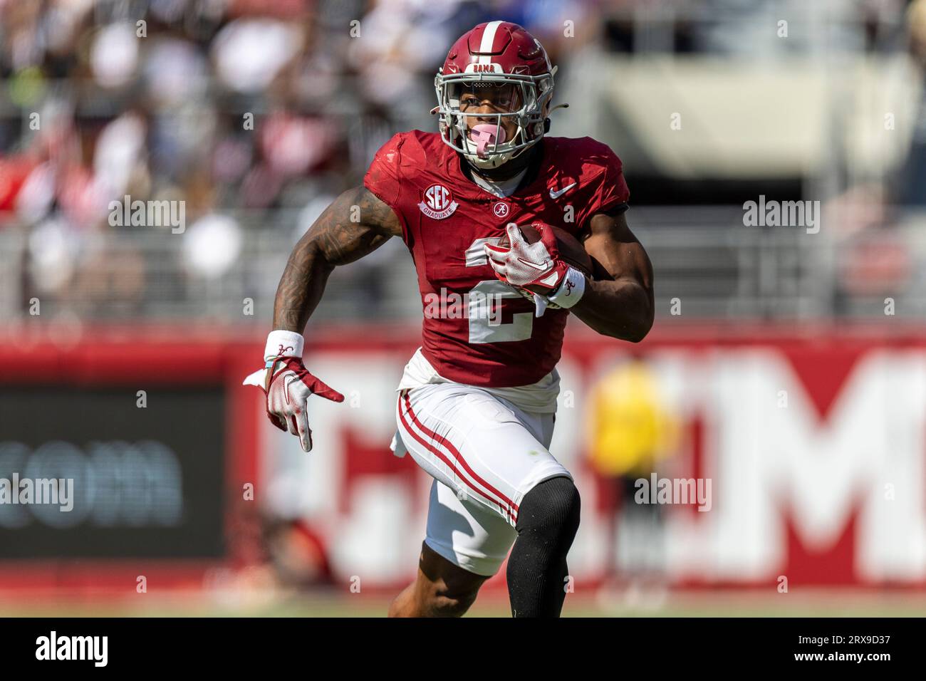 Alabama running back Jase McClellan (2) runs the ball against ...