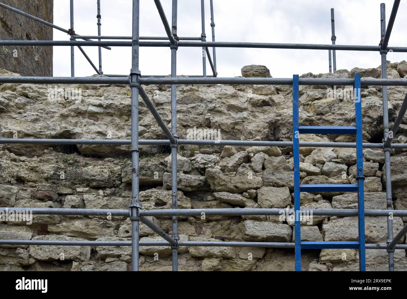 Installed scaffolding hi-res stock photography and images - Alamy