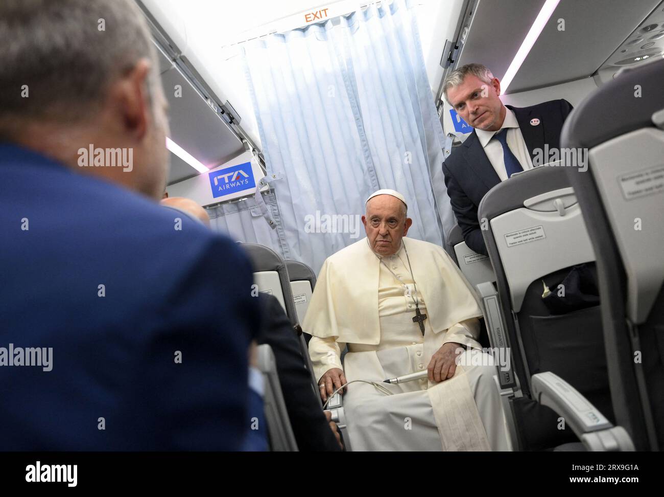 Pope francis airplane hi-res stock photography and images - Alamy