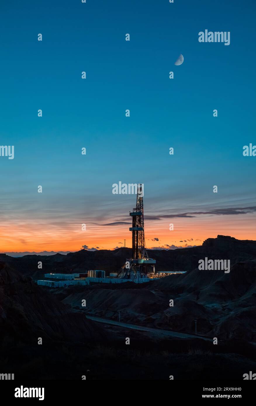 Oil rig night moon hi-res stock photography and images - Alamy
