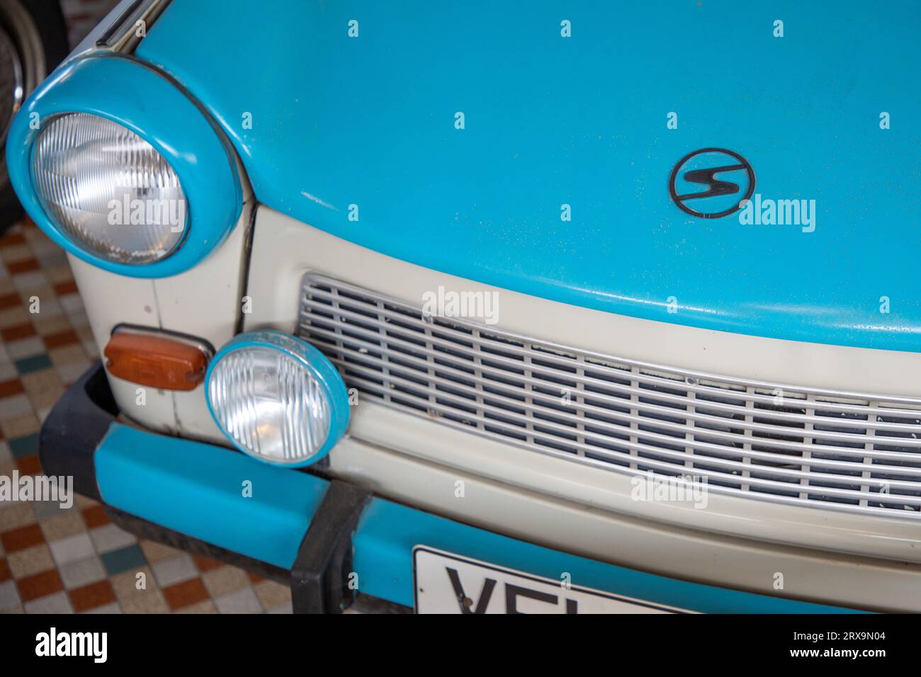 Automobile vintage cardboard sign hi-res stock photography and images - Alamy