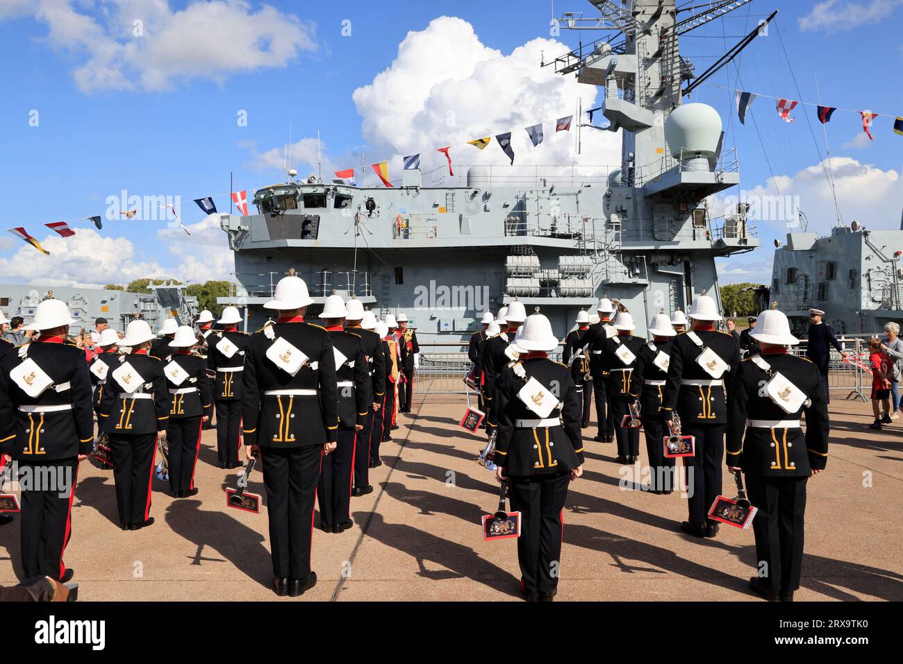 Uniforme de marins hi-res stock photography and images - Alamy