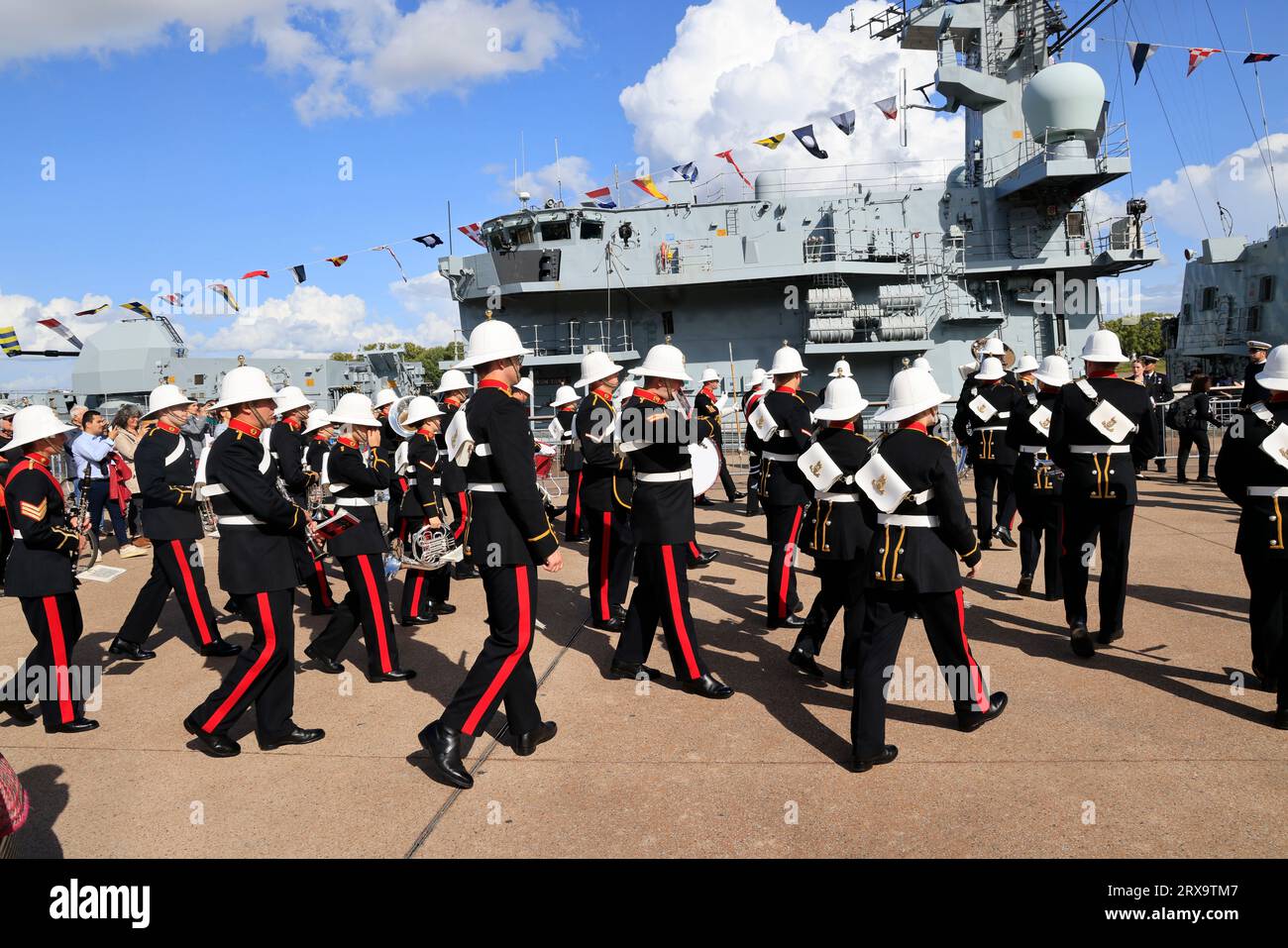 Uniforme de marins hi-res stock photography and images - Alamy