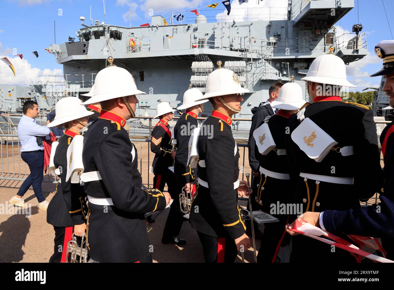 Uniformes de la marine hi-res stock photography and images - Alamy