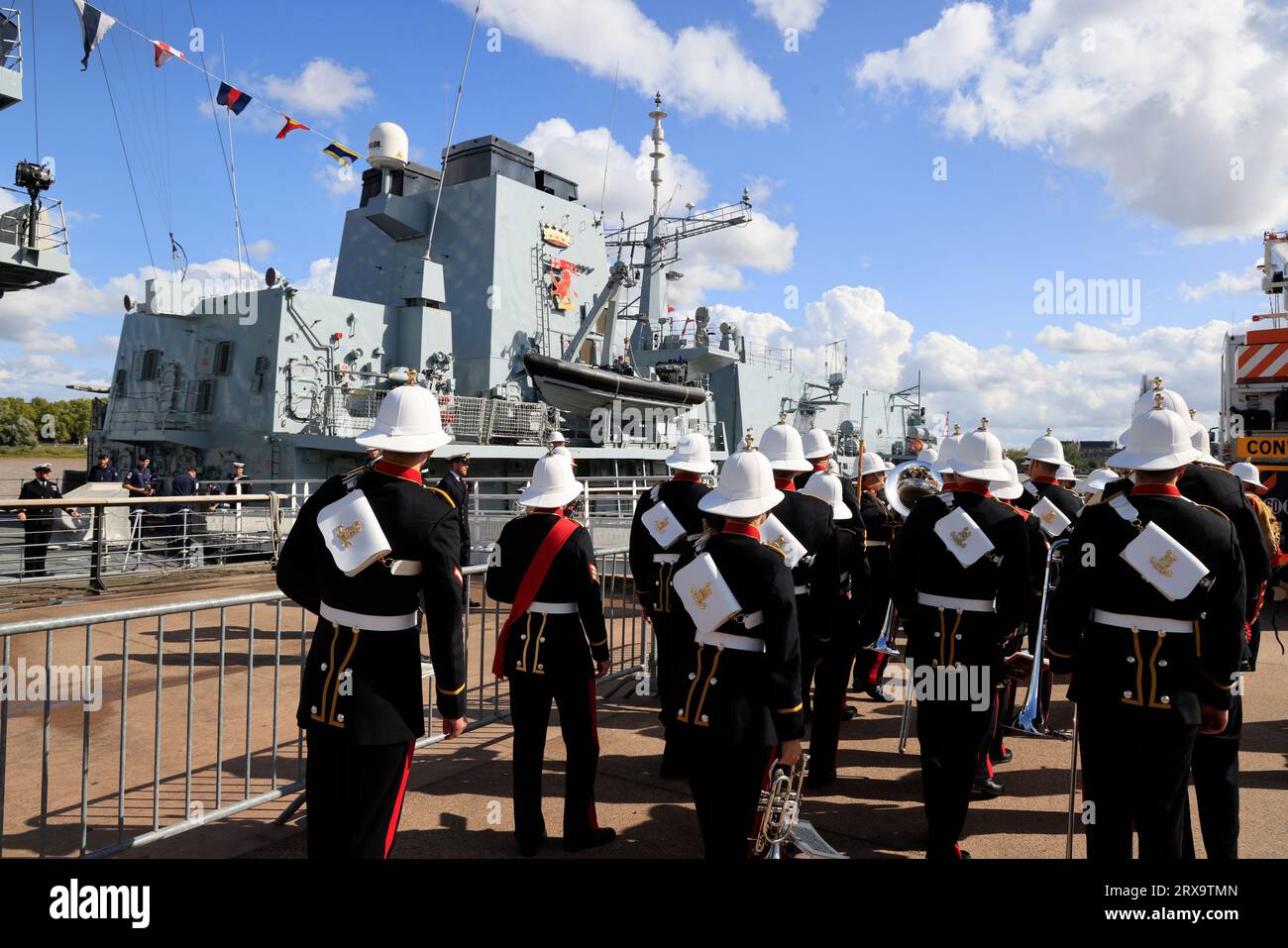 Uniforme de marins hi-res stock photography and images - Alamy