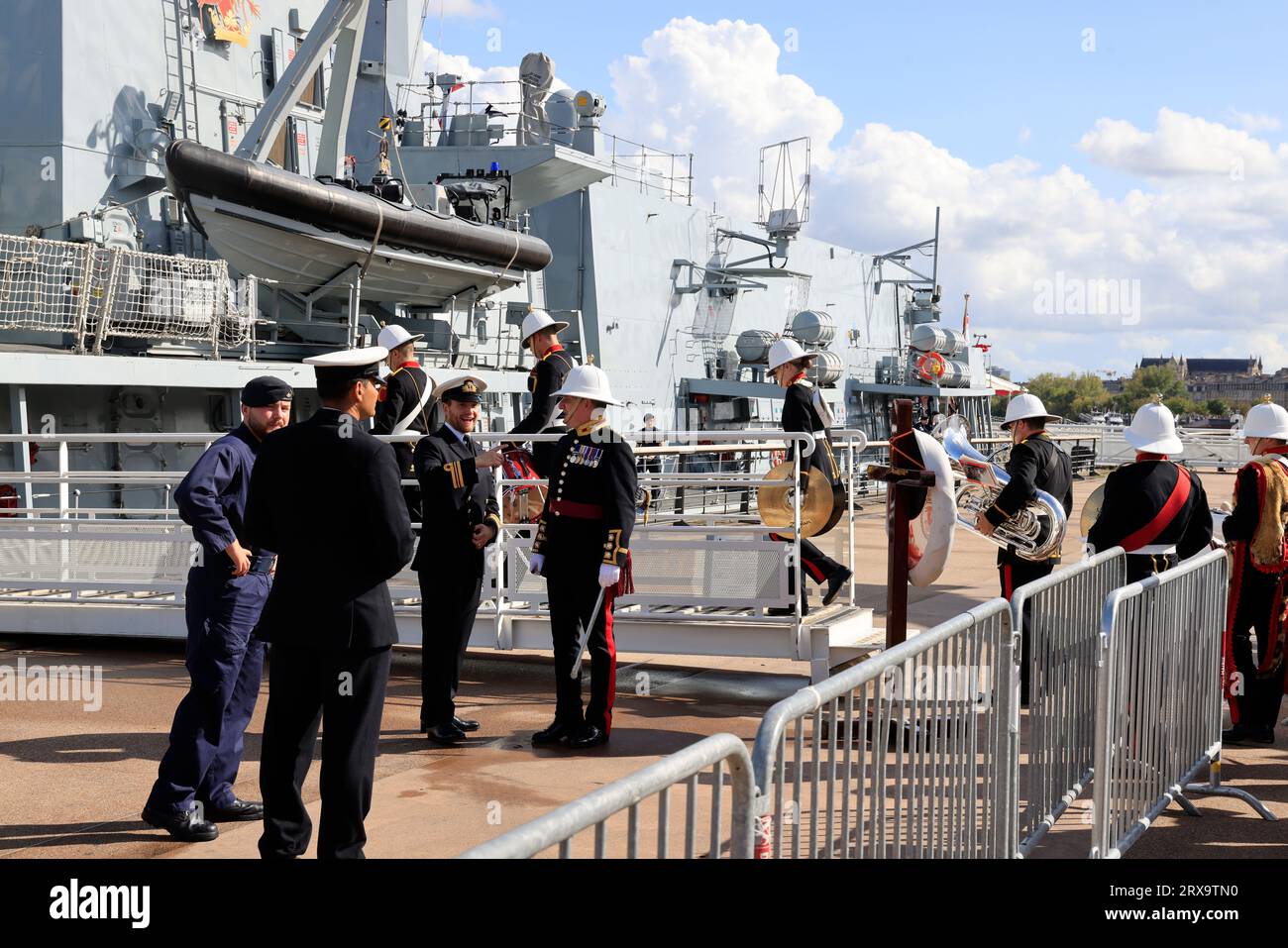 Uniforme de marins hi-res stock photography and images - Alamy
