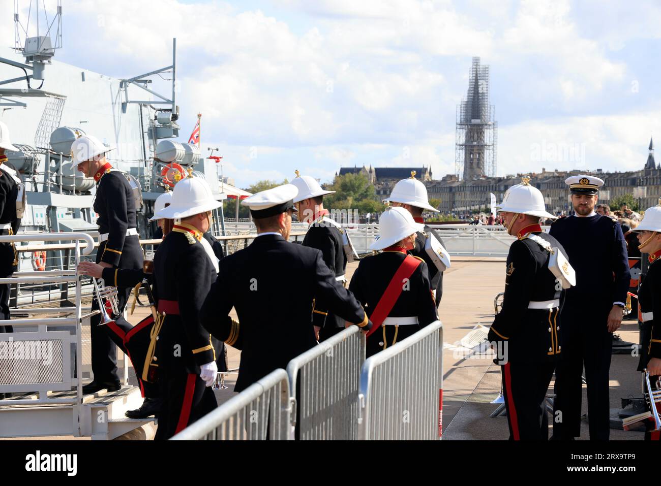 Uniforme de marins hi-res stock photography and images - Alamy