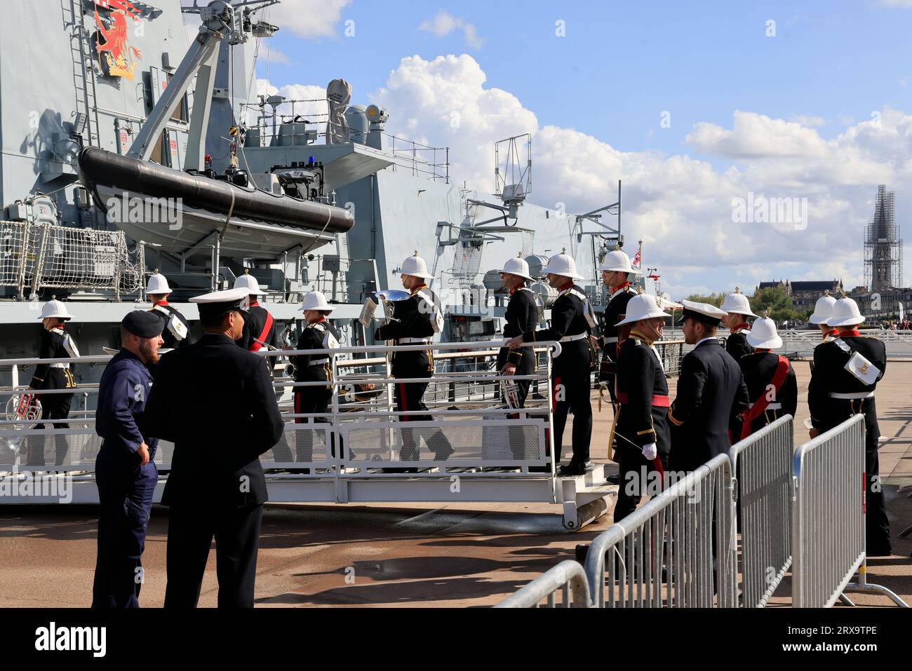 Military uniformes hi-res stock photography and images - Alamy