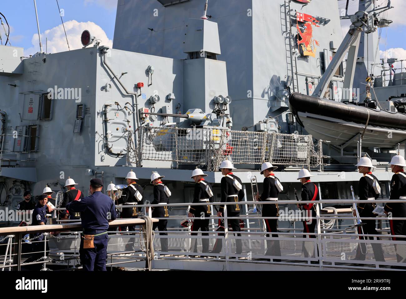 Uniformes de la marine hi-res stock photography and images - Alamy