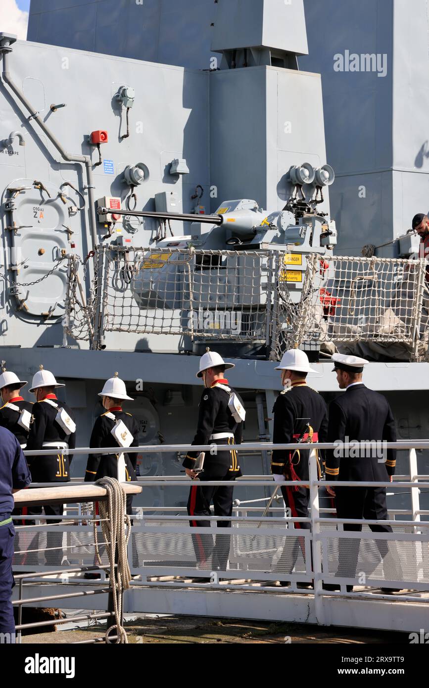 Uniforme de marins hi-res stock photography and images - Alamy