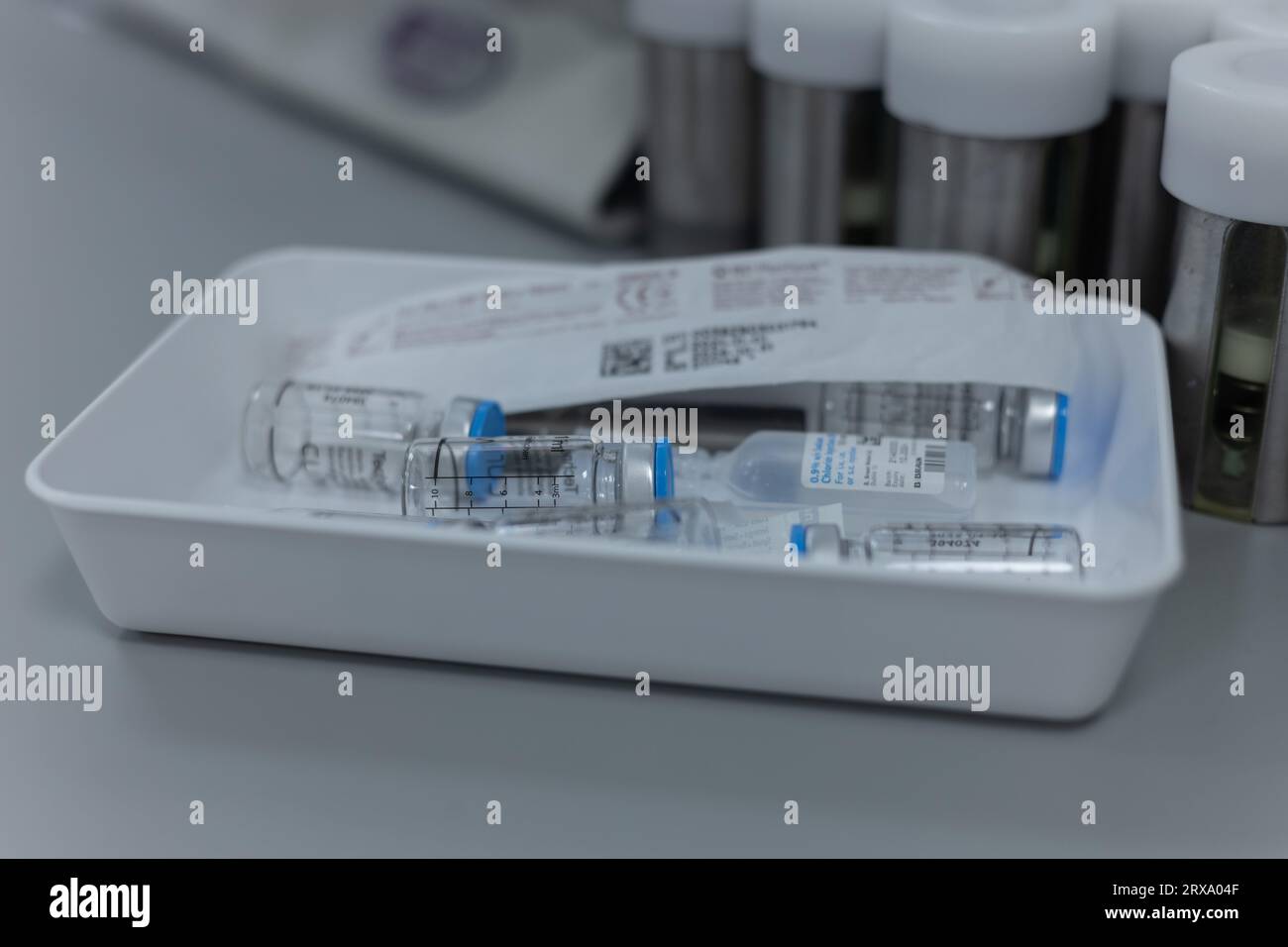 Empty vials syringes hi-res stock photography and images - Alamy