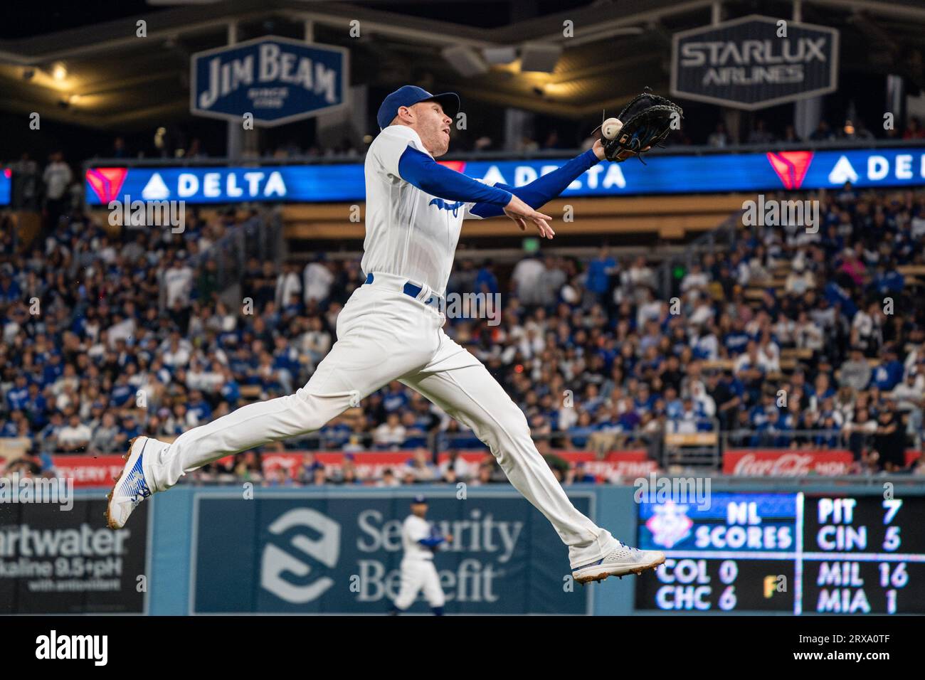 Los Angeles Dodgers first baseman Freddie Freeman (5) makes a catch in ...