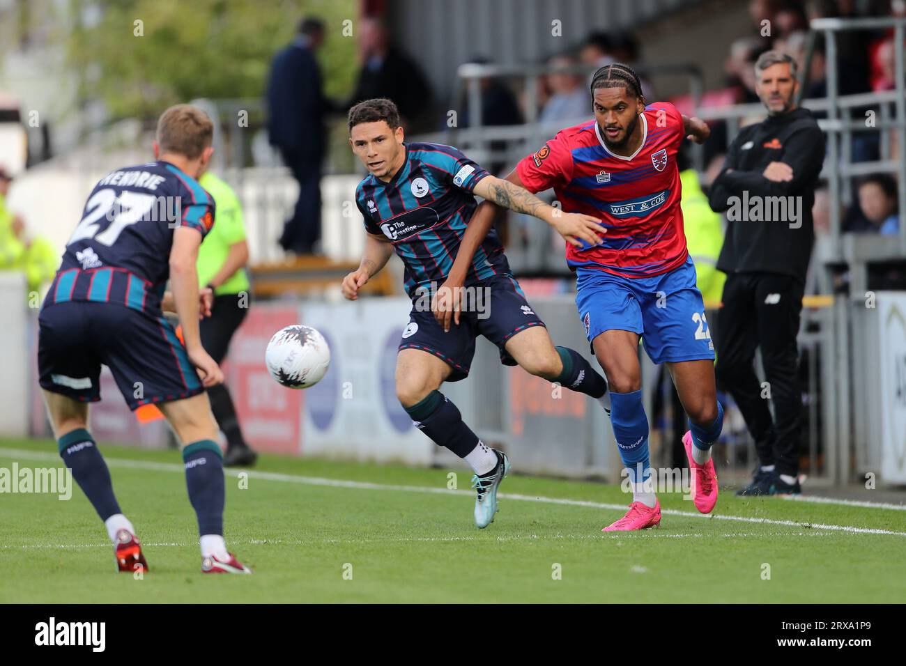 Sydney Ibie of Dagenham and Redbridge and Charlie Seaman of Hartlepool ...