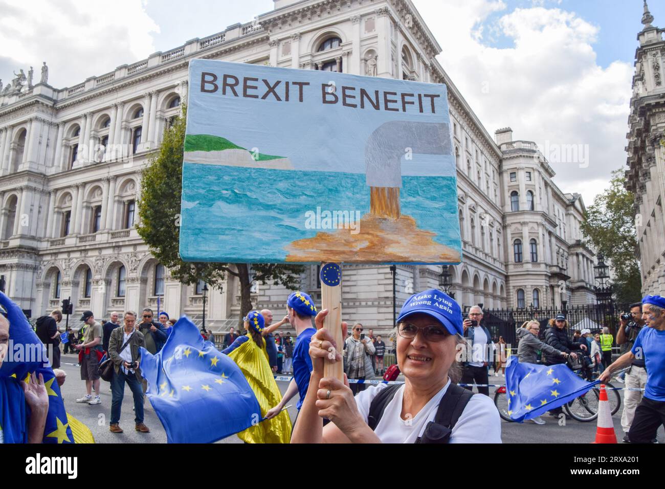 London, England, UK. 23rd Sep, 2023. A protester outside Downing Street ...
